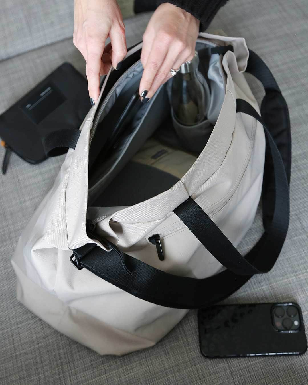 Everlane ReNew Transit Weekender Bag: An Honest Review - Very Obsessed